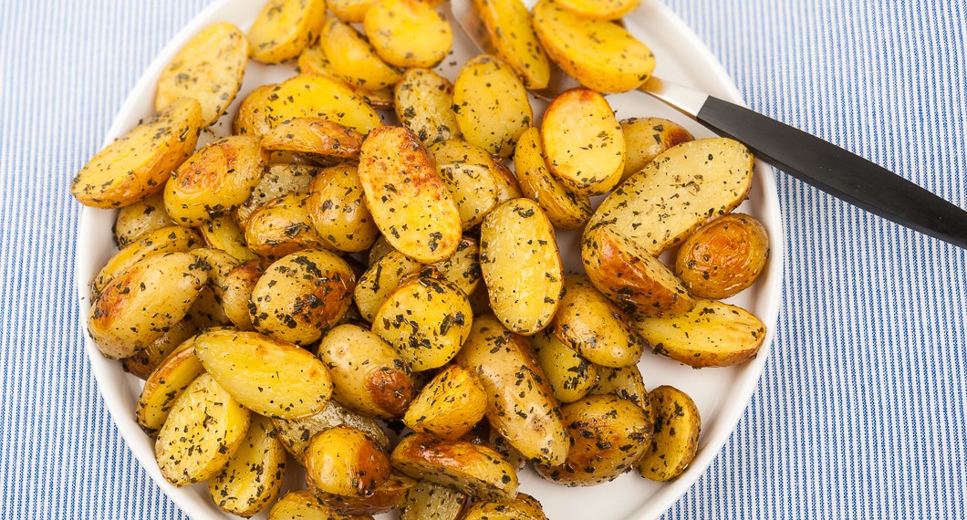 Ugnsrostad potatis med timjan och rosmarin | Receptfavoriter