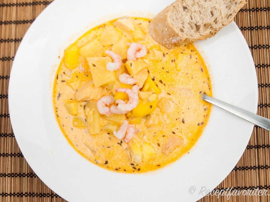 Fisksoppa Lax Broccolisoppa Med Lax Och Limetopping