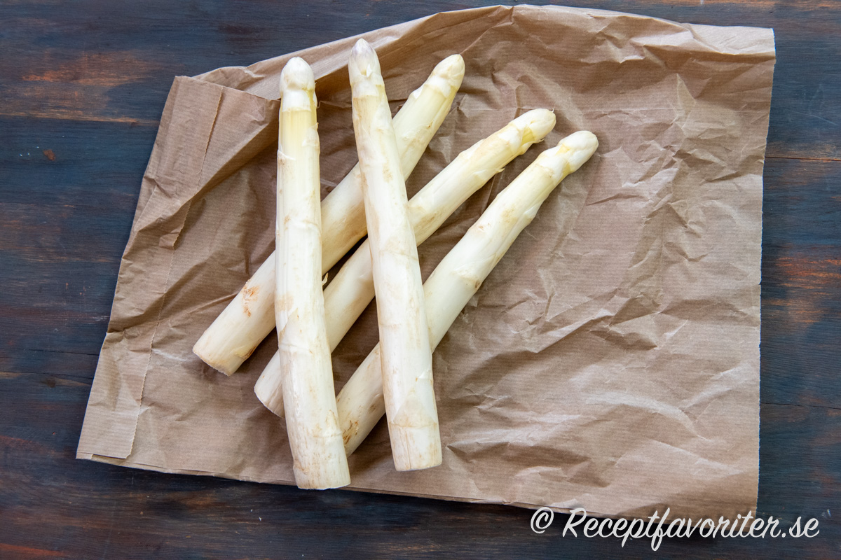Kokt vit sparris